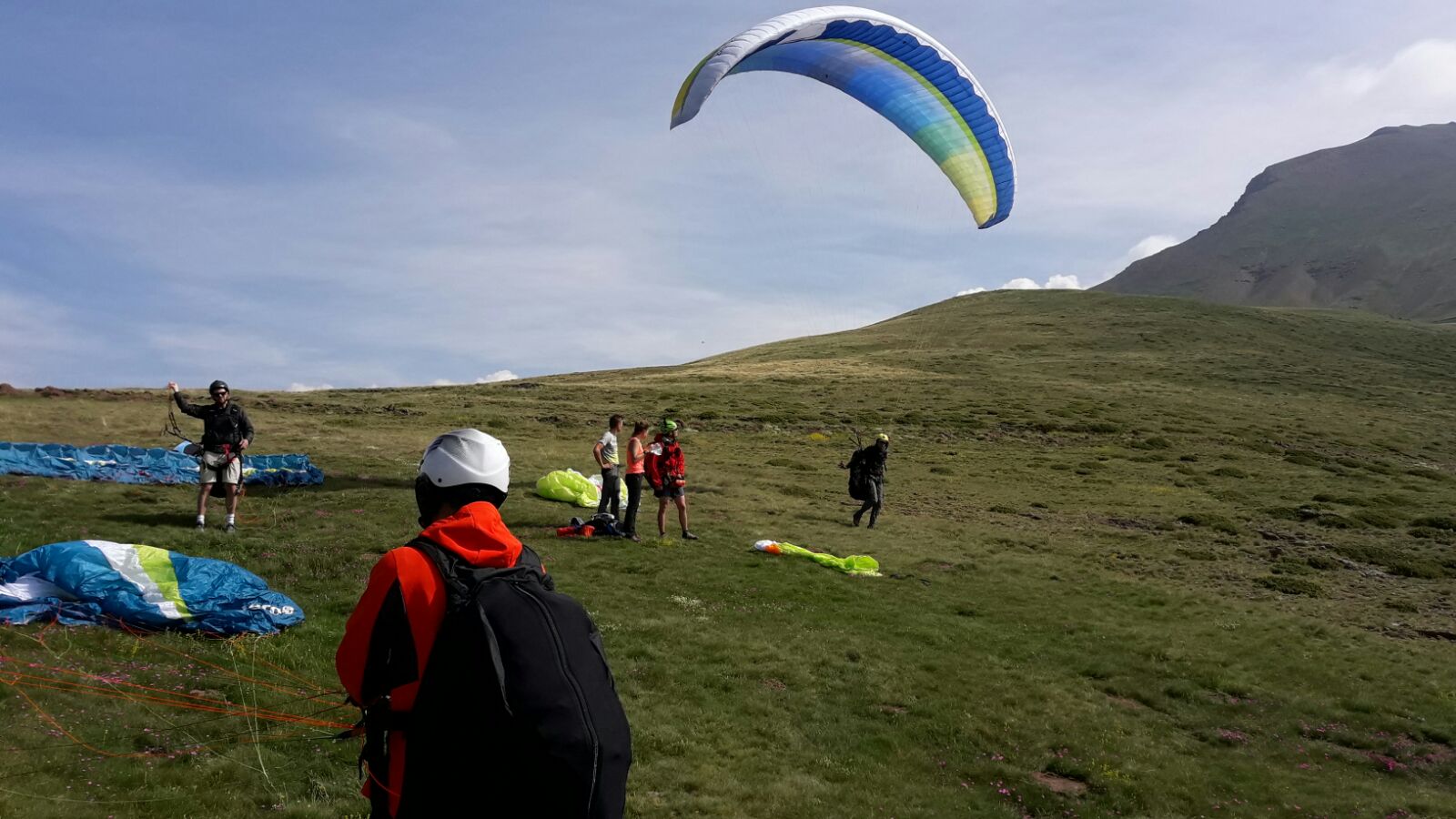 Tips and hints for new paragliding pilots